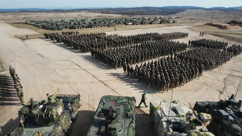 Reportage: multinational battle group in Slovakia receives NATO Combat ...