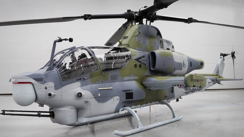 First flight of the AH-1Z Viper attack helicopter for the Czech Army | CZDEFENCE - czech army ...