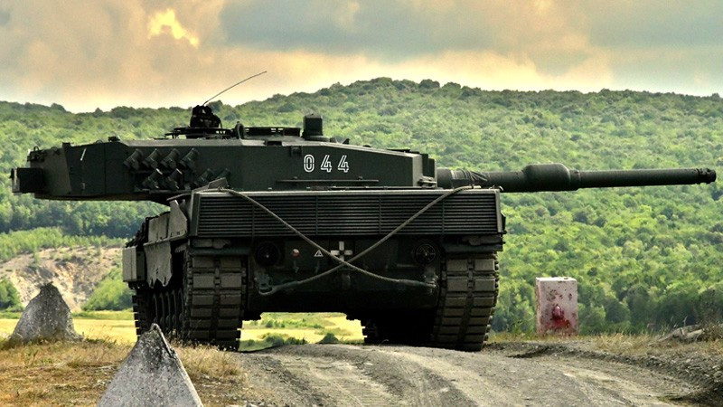 The last Leopard 2A4 tank donated by Germany has arrived in the Czech ...