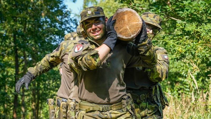 Voluntary military exercise students overcome their limits and face new ...